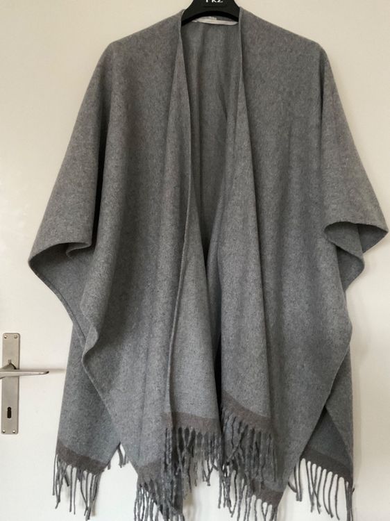 Christian Berg Poncho Wolle grau (Gebraucht) in Urdorf für CHF 35 – mit ...