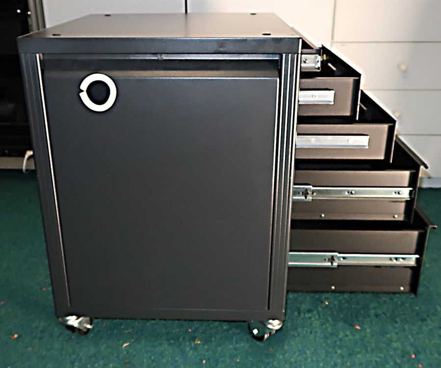 19 Zoll Rack schwarz auf Rollen und mit 5 Schubladen | Kaufen auf Ricardo