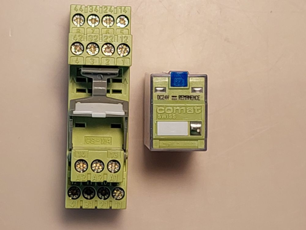 10 Remanenz-Relais comat C9-R21/DC 24V=, mit Sockel CS-114 (Neu und ...