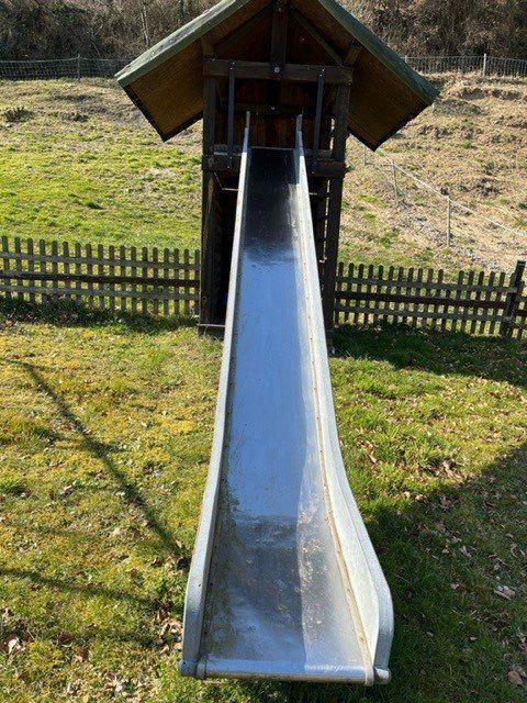 Rutschbahn, metall inkl. Holzhaus (Gebraucht) in für CHF 400 – nur ...