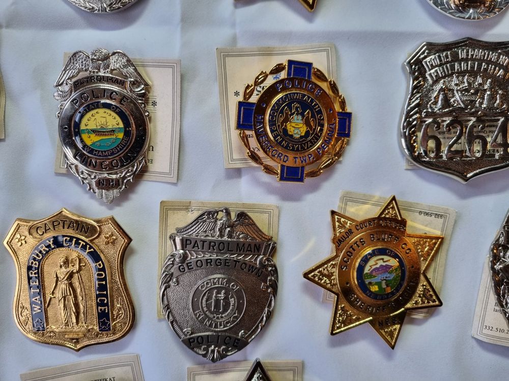 Polizeiabzeichen/Polizeimarken aus Metal (Gebraucht) in Grabserberg für CHF 56 – mit Lieferung ...
