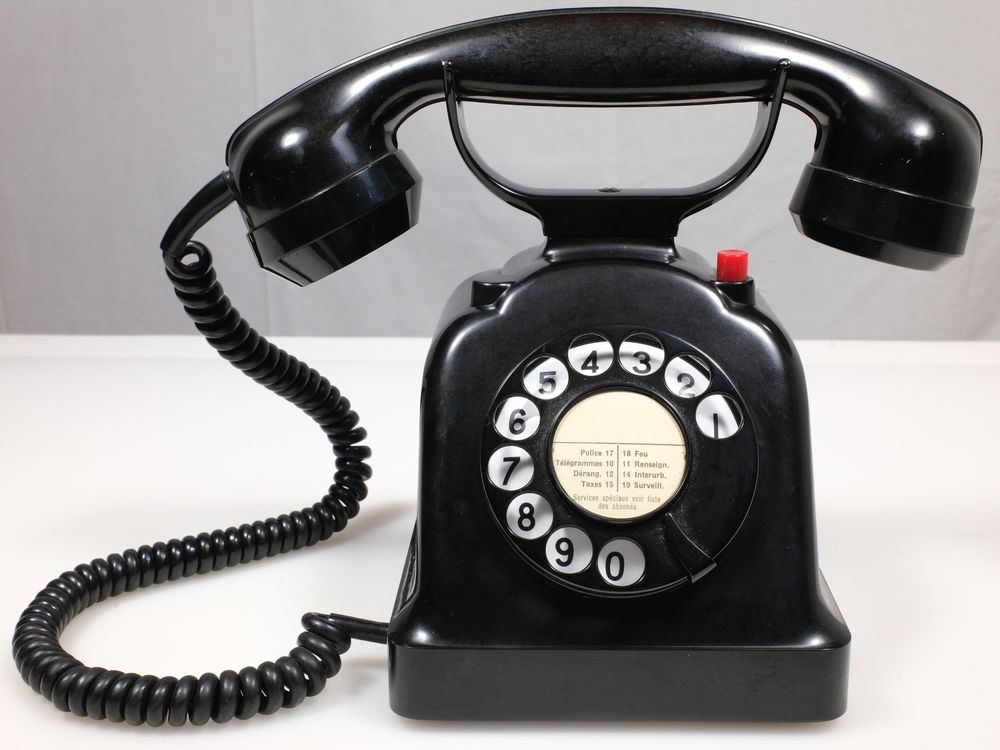 Antikes PTT Tisch-Telefon Mod 29, rote Taste, weisse Scheibe (Gebraucht ...