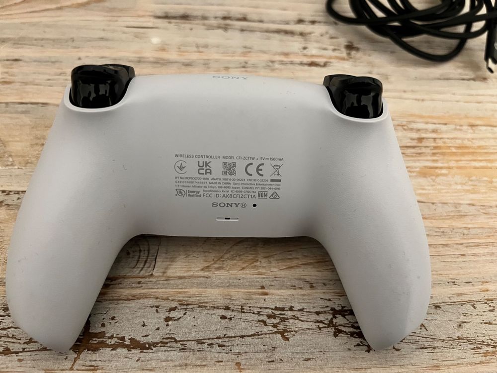 PS5 Dual Sense Wireless Controller weiß + Sync Charge Cable (Gebraucht ...