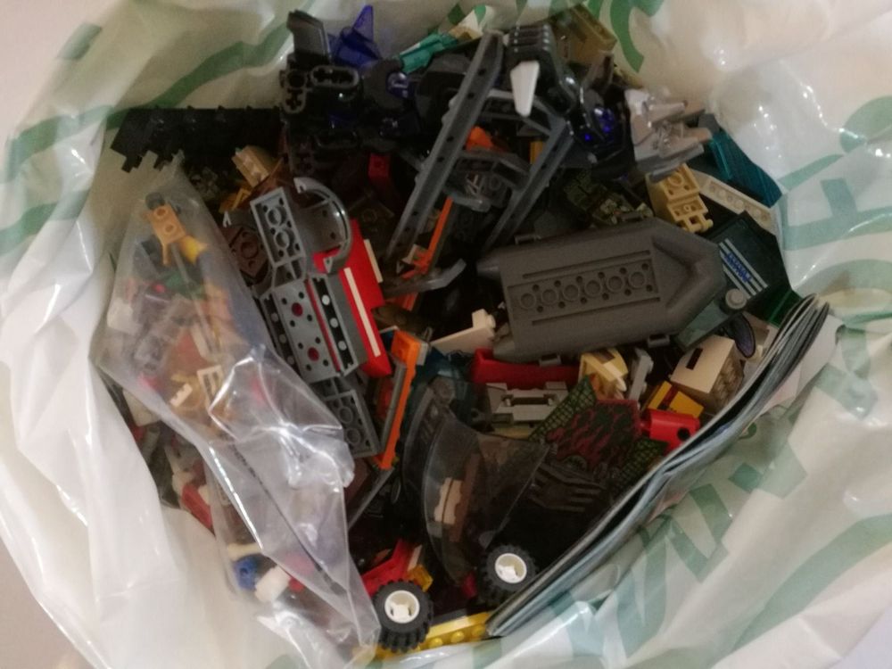1kg Lego Sack mit Anleitungen (Gebraucht) in Wil SG für CHF 5 – mit ...