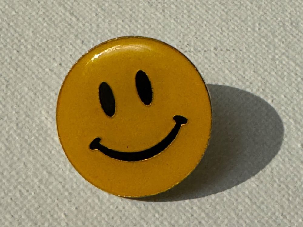 Smilie Pin (Gebraucht) in Dietikon für CHF 1.2 – mit Lieferung auf ...