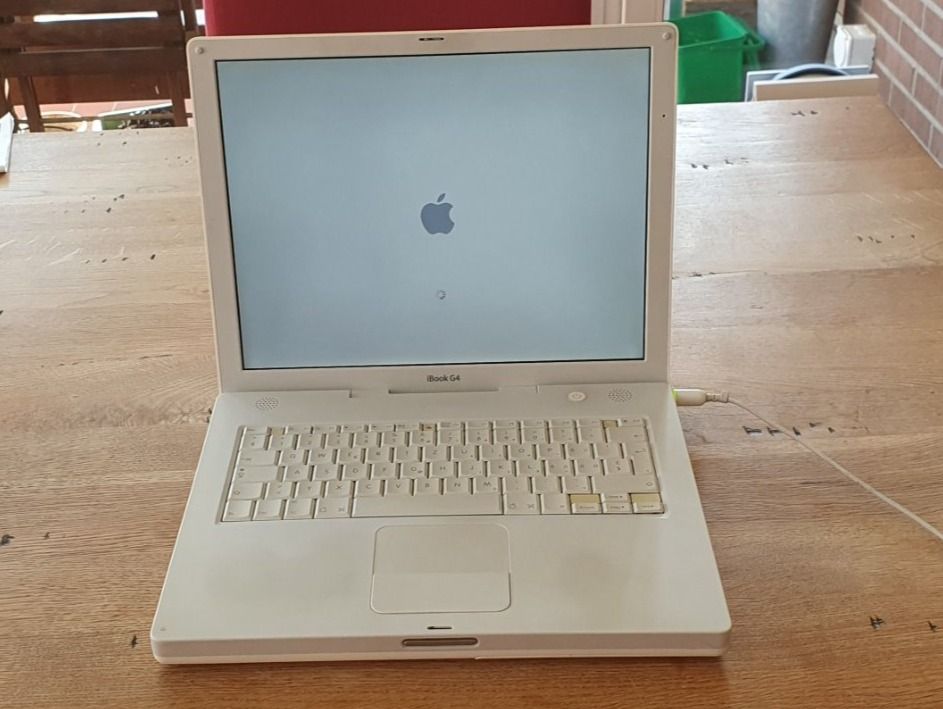 iBook G4, funktionsfähig, inkl. Installations CD's | Kaufen auf Ricardo