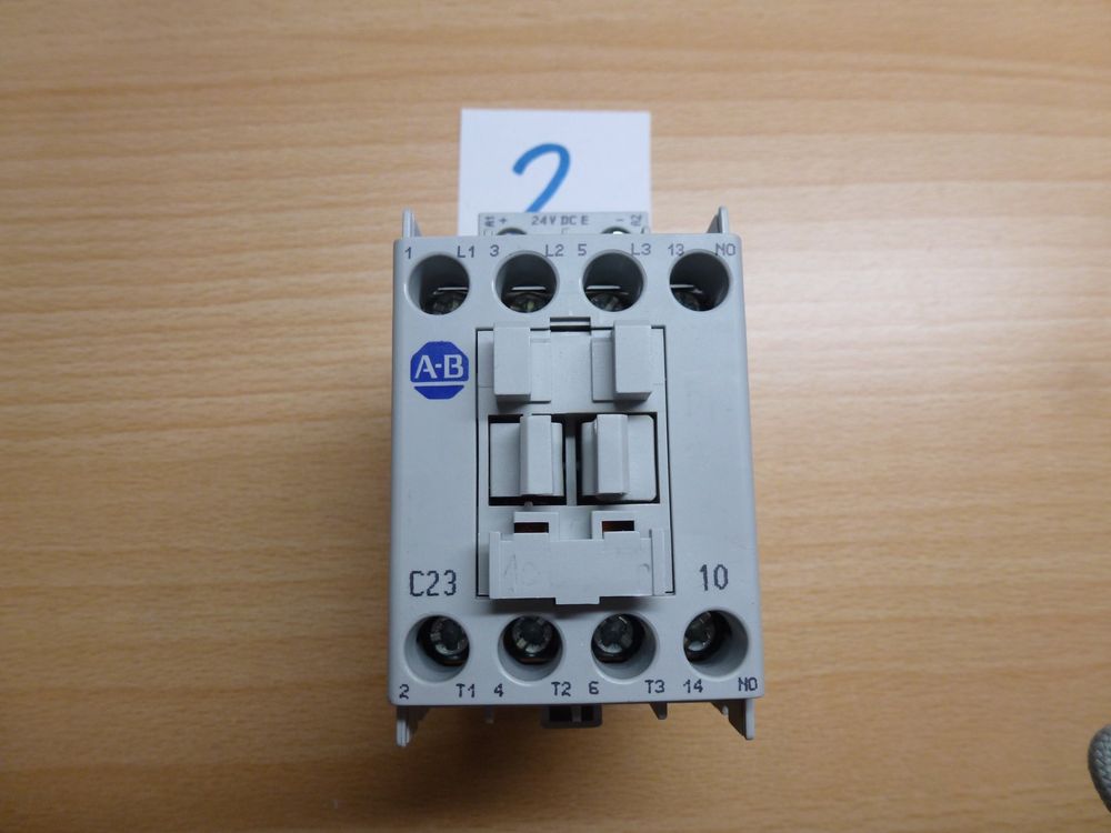 Schütz AB 100-C23E-10 24VDC (2) (Gebraucht) in Hombrechtikon für CHF 1 ...
