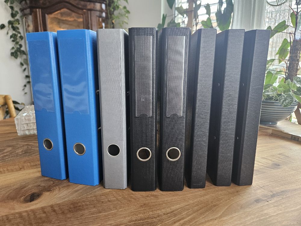 8 Ordner für A4, versch. Farben und Breiten | Kaufen auf Ricardo
