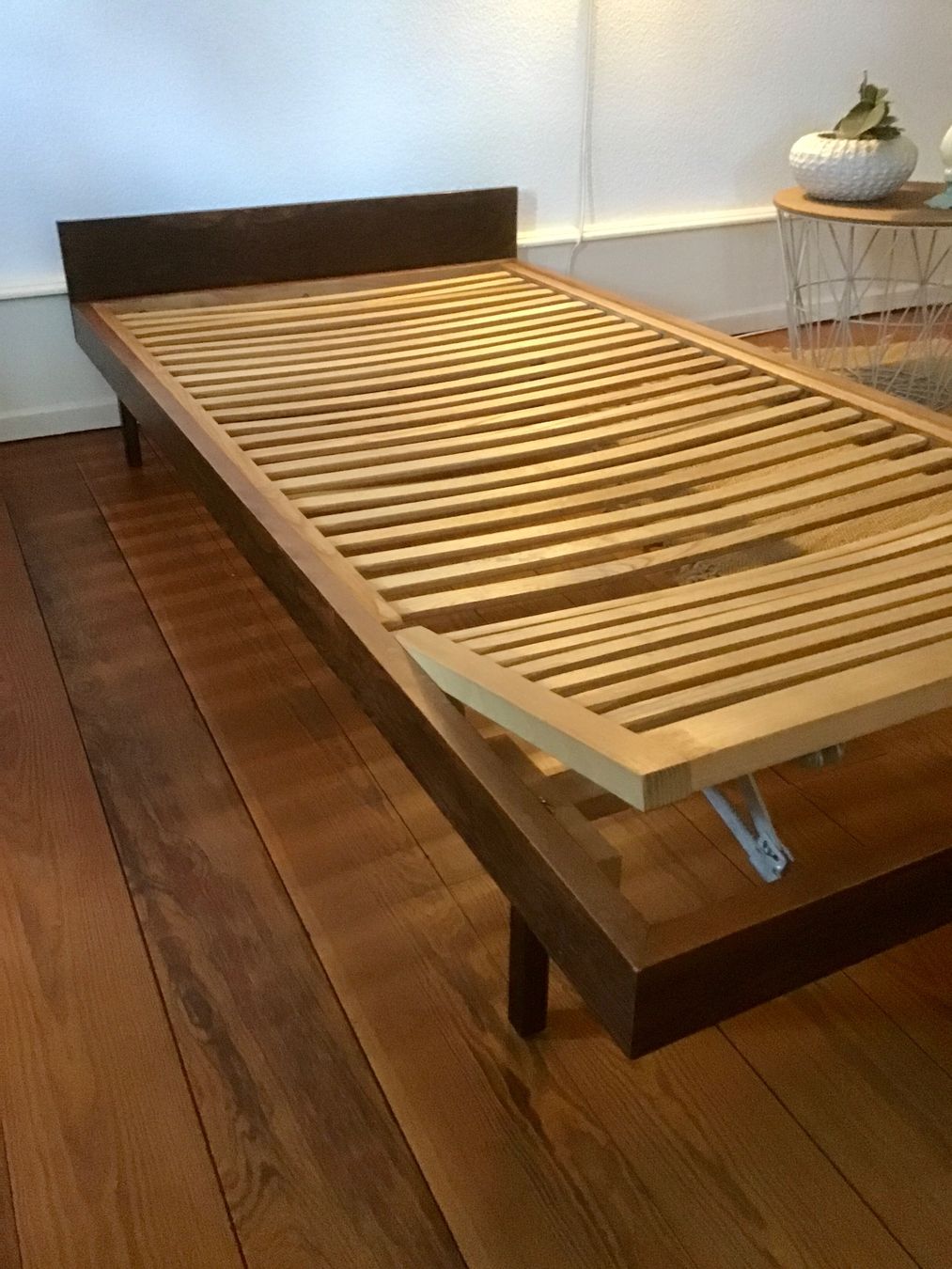 Midcentury Bettgestell mit integriertem Rost aus den 1960ern (Gebraucht ...