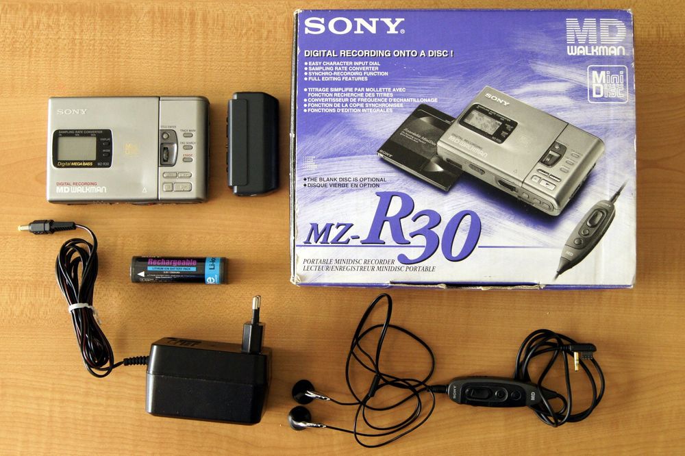 Sony MZ-R30 Minidisc Walkman Recorder (+ 6 Minidisc) (Gebraucht) in Losone für CHF 37 – mit ...