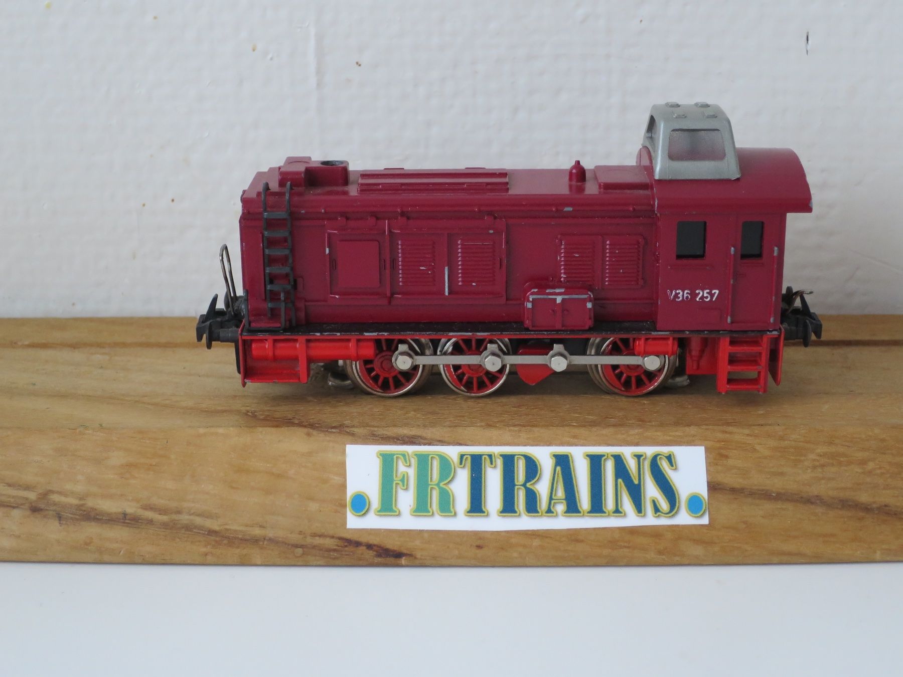 TRIX EXPRESS 2263 RANGIERLOK DIESEL V36 257 ROUGE (Gebraucht) in Gland ...