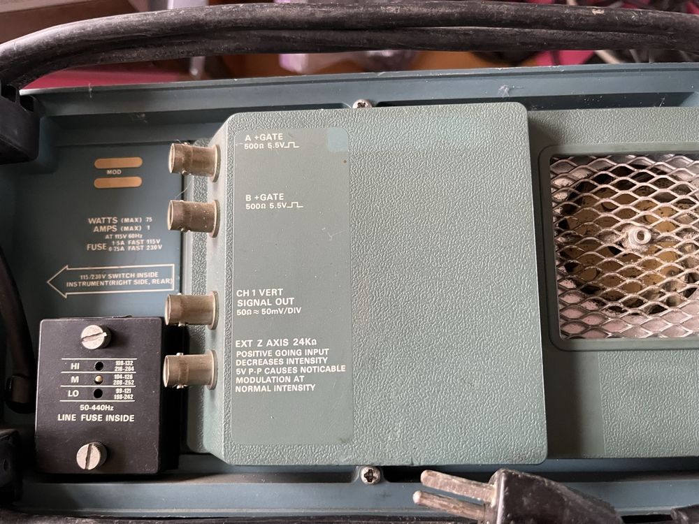 Tektronix Oszilloskop 465 defekt ,mit Manual (Defekt) in Breitenbach ...