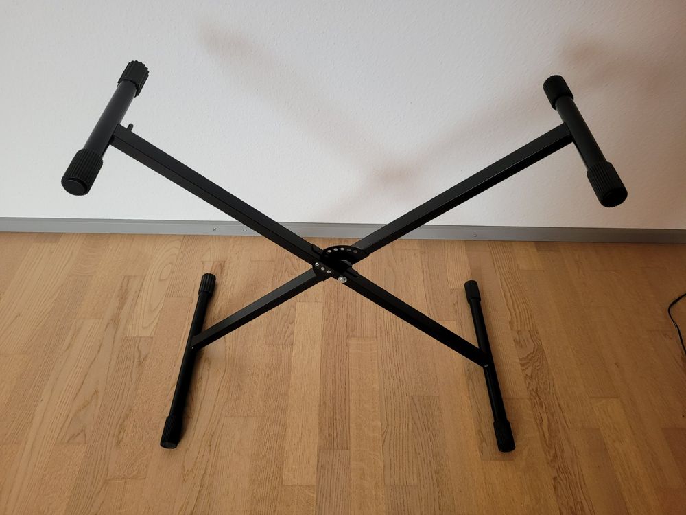 Keyboard Yamaha Typ PSR-s550, inkl. Standfuss + Notenständer (Gebraucht ...