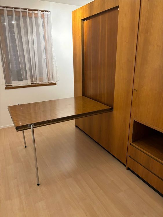 Elegantes Schrank Mit Integriertem Tisch Bilder