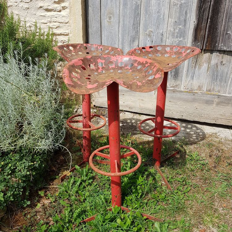 3 "Barhocker", 40er Jahre, komplett aus Metall, alt bemalt (Gebraucht ...