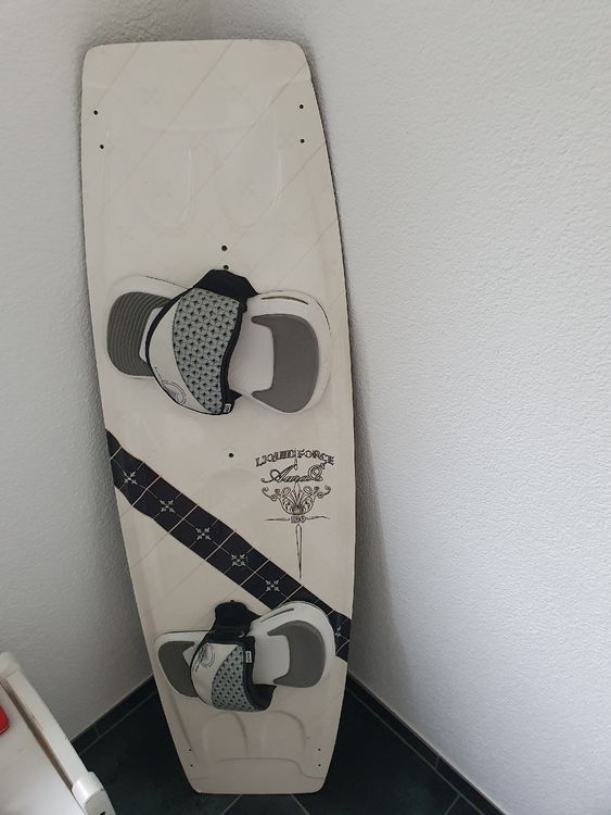 Kite Surfbrett Liquid Force (Defekt) in Arni AG für CHF 1 – nur ...
