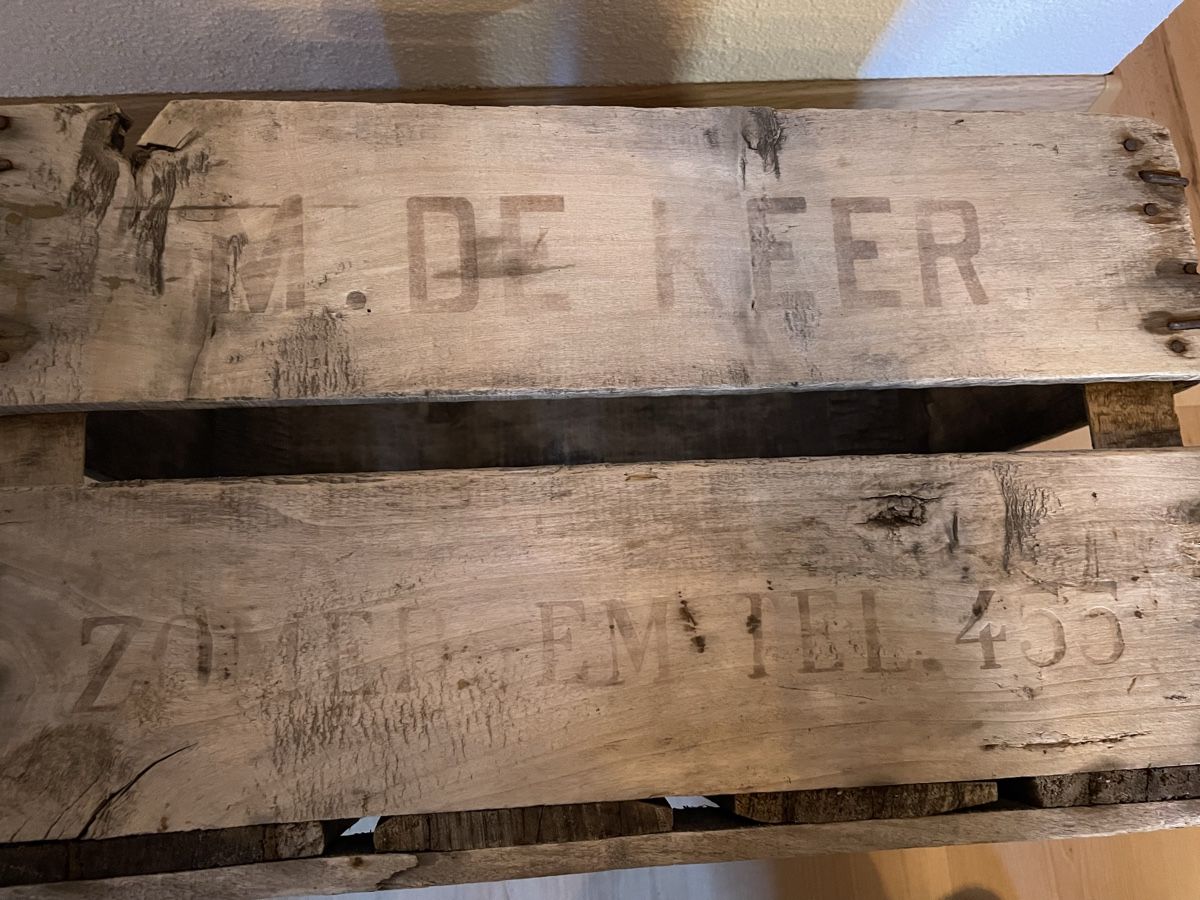 Vieille caisse en bois / M. De Keer (Défectueux) à Sorvilier pour CHF ...