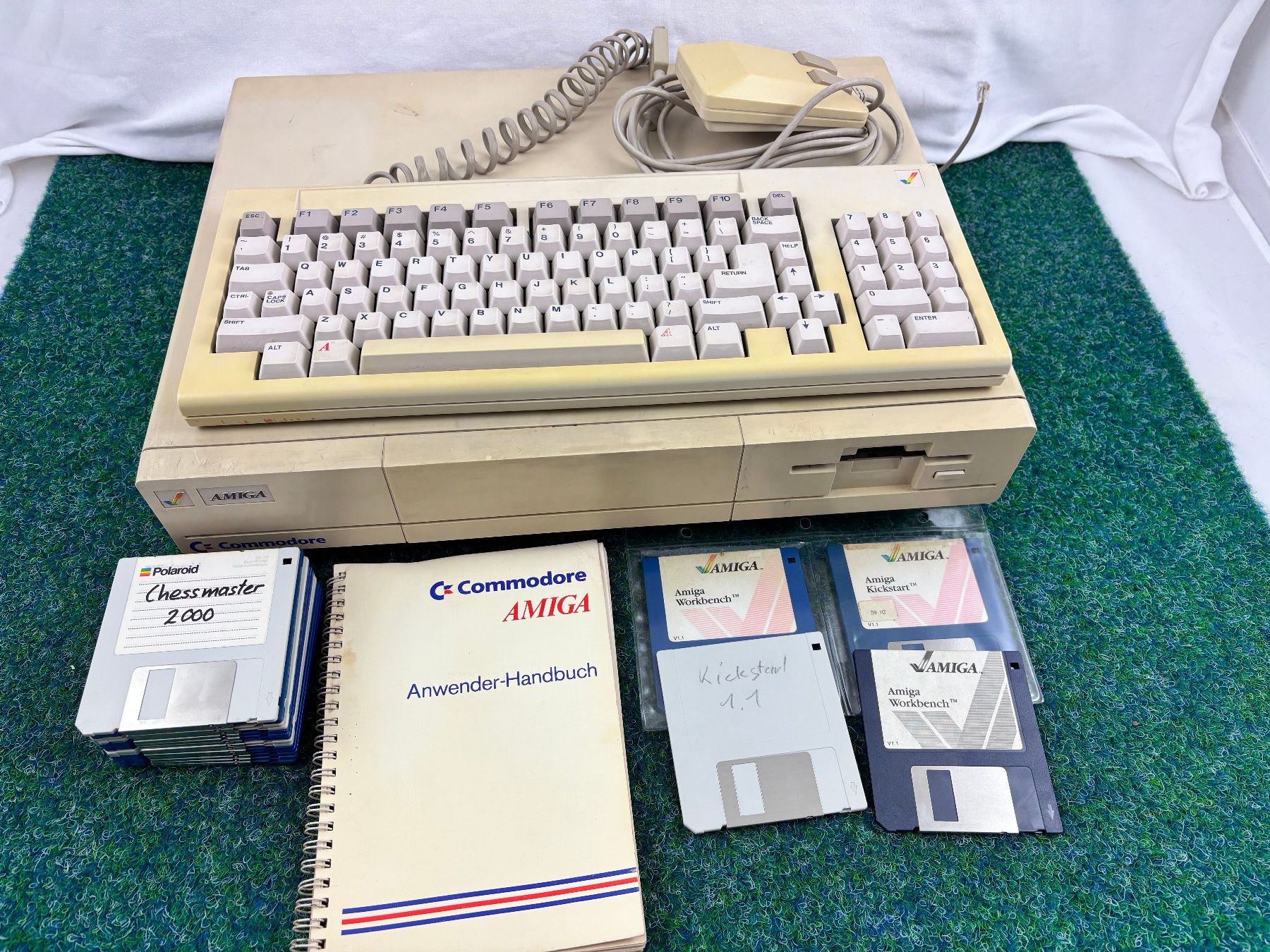 Amiga 1000 mit Maus, Tastatur, Anleitung, Workbench (Gebraucht) in ...