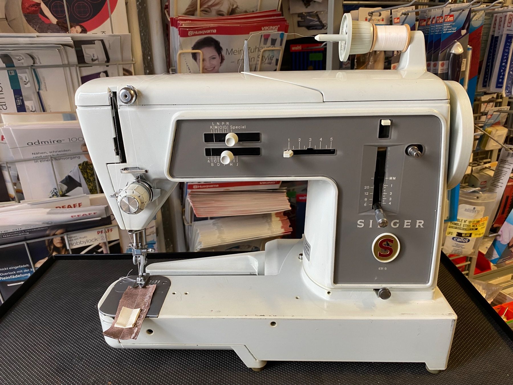 Nähmaschine Singer 631 G, mit diversem Zubehör, ab 1.-- Fr. (Gebraucht ...