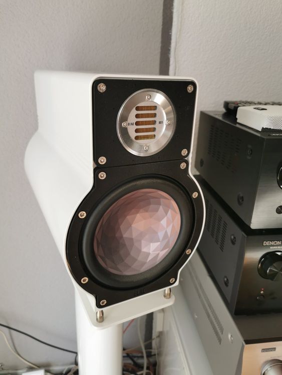 ELAC 330 Crystal Edition Hochglantz Weiss Rarität (Gebraucht) in Kloten ...