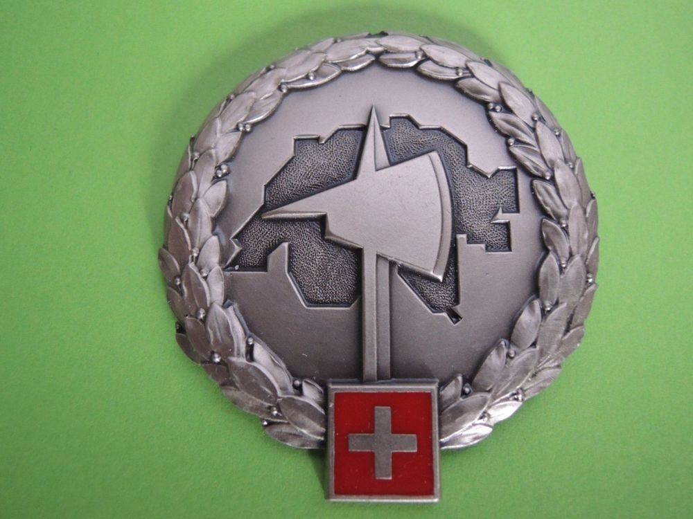 Schweizer Armee Emblem für Béret in sehr schönem Zustand (Gebraucht) in ...