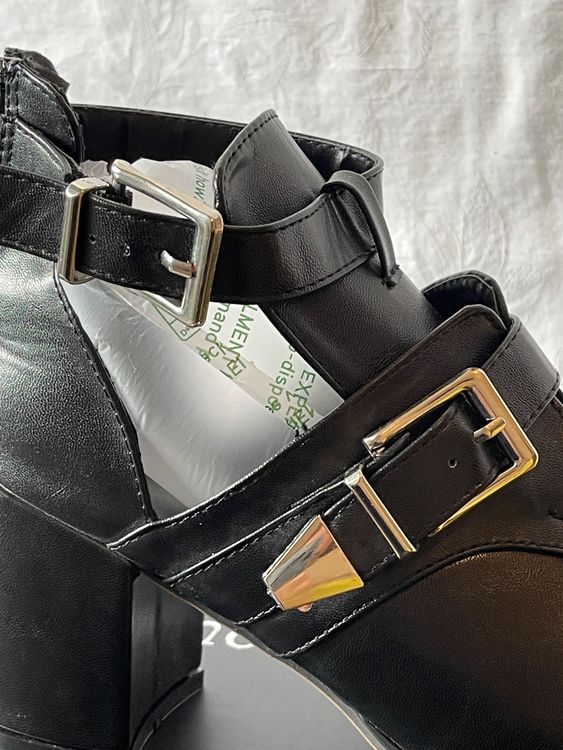 Schwarze T-Point / T-bar Stilettos in Gr. 39 (Neu und originalverpackt ...