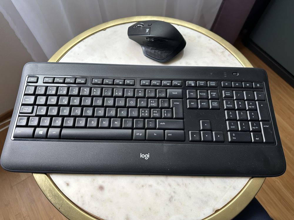 Logitech Tastatur K800 & Maus MX Master (Gebraucht) in Wilen b ...