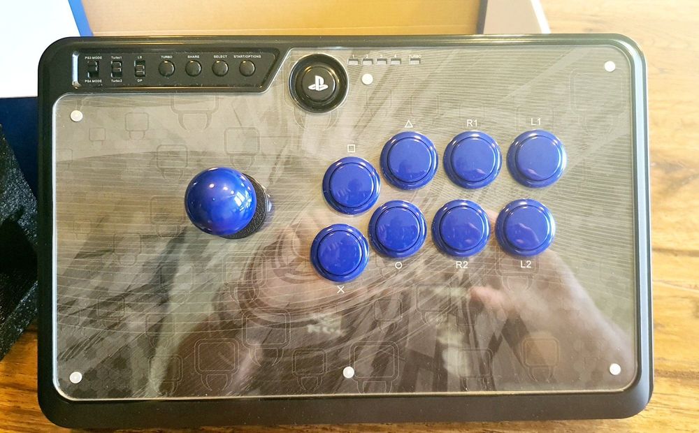 Arcade Stick VENOM + Street Fighter V (Gebraucht) in Reigoldswil für ...