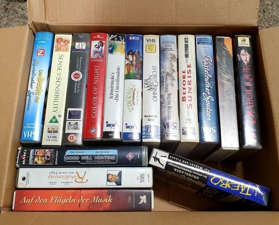 Kiste mit 16 VHS / Videokassetten | Kaufen auf Ricardo