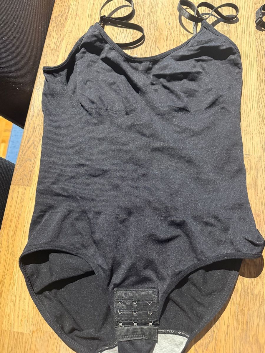 Schwarzer SENOVA Shapewear Body wie neu (Gebraucht) in Aarburg für CHF ...