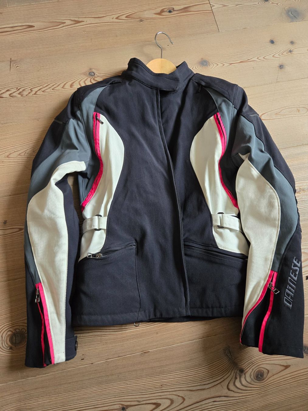 Dainese Motorradjacke, Grösse 44, Top Zustand (Gebraucht) in pieterlen ...