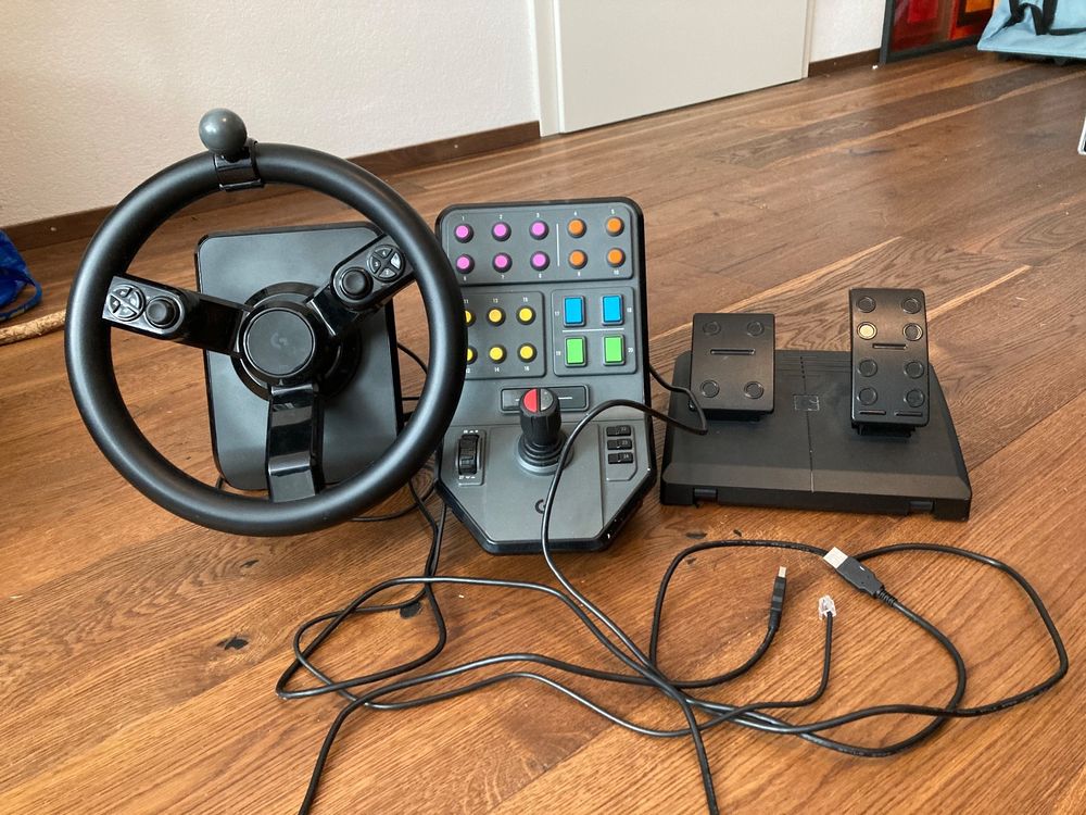 Logitech Lenkrad / Armaturenbrett / Gaspedal (Gebraucht) in Amriswil für CHF 100 – mit Lieferung ...