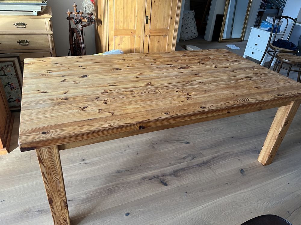 Grosser massiver Holztisch (Gebraucht) in Zürich für CHF 22 – nur Abholung auf Ricardo kaufen