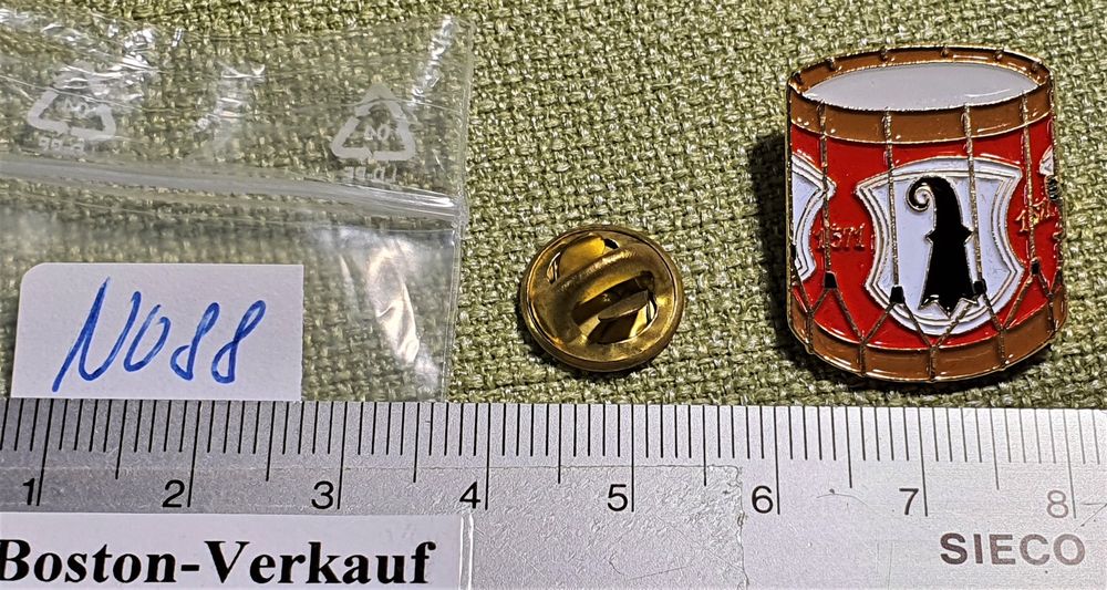 N088 - Pin Basler Fasnacht Trommel 1571 Baselstadt (Gebraucht) in Reinach BL für CHF 2 – mit ...