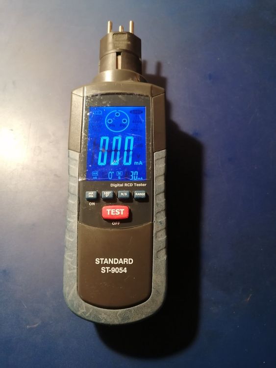 Zwei Steckdosen-Prüfgeräte mit FI-Tester (Gebraucht) in Heimenhausen ...