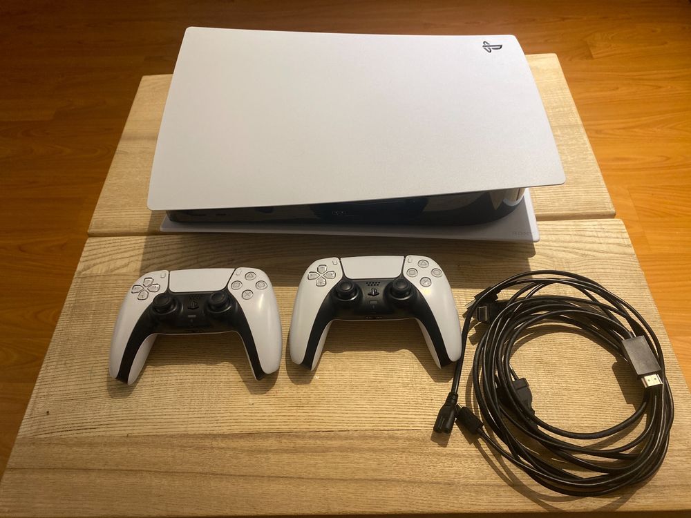 Playstation 5 mit zwei Controller. (Gebraucht) in Mauensee für CHF 550 – mit Lieferung auf ...