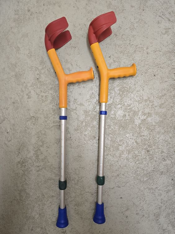 Unterarmgehstützen für Kinder (Neu und originalverpackt) in Seewen SZ für CHF 25 – nur Abholung ...