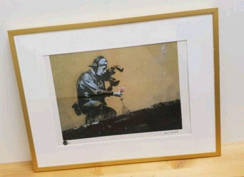Banksy "Camera man and Flower" mit Rahme | Kaufen auf Ricardo