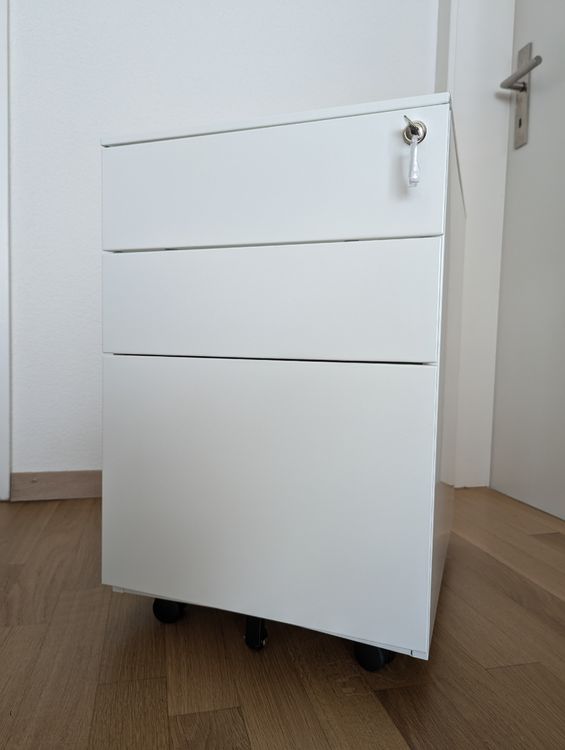 Korpus weiss mit Schloss (Gebraucht) in Bern für CHF 39 – nur Abholung ...
