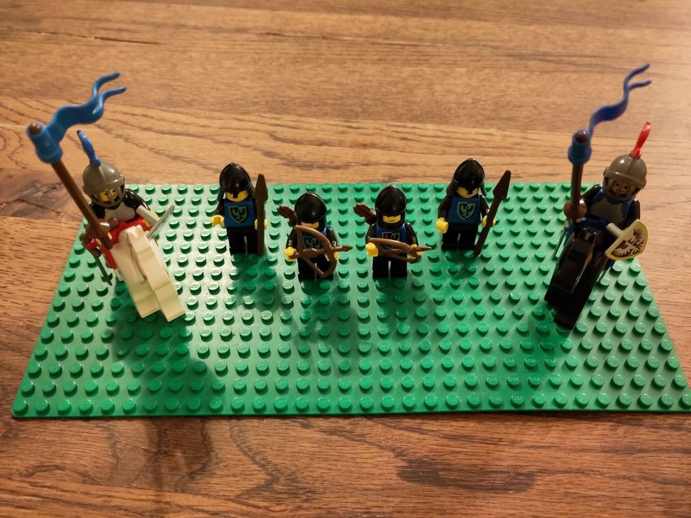 6 Lego Falcon Knights Minifigures mit Zubehör | Kaufen auf Ricardo