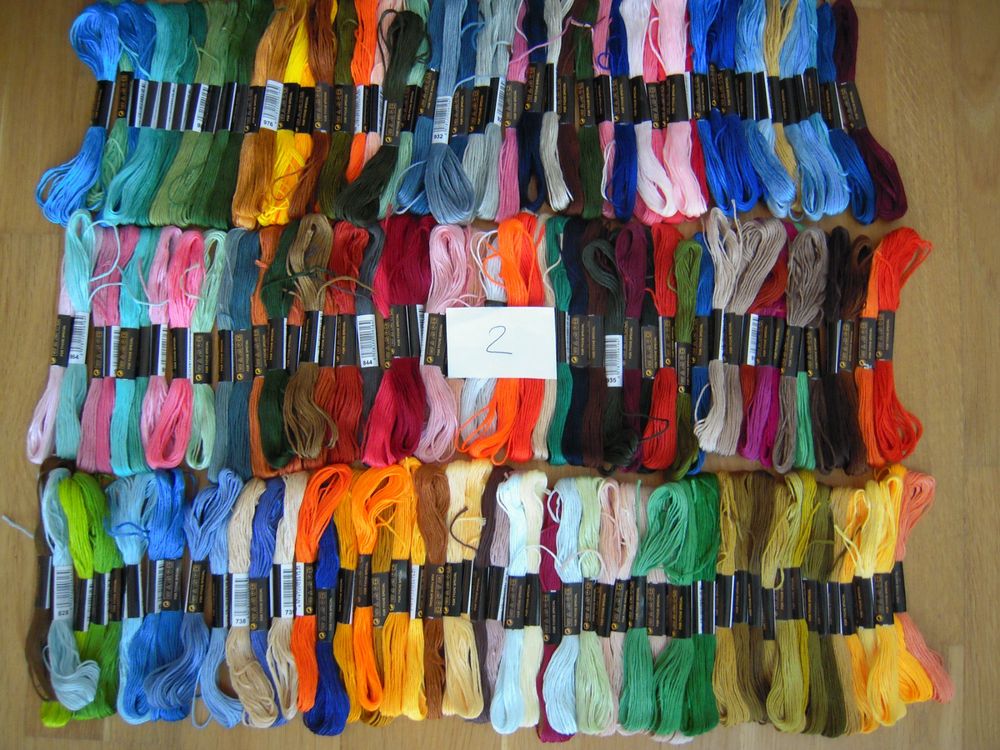 149 NEUE Stickfäden / Stickgarn (Original verpackt!) (2) (Neu und originalverpackt) in Uzwil für ...