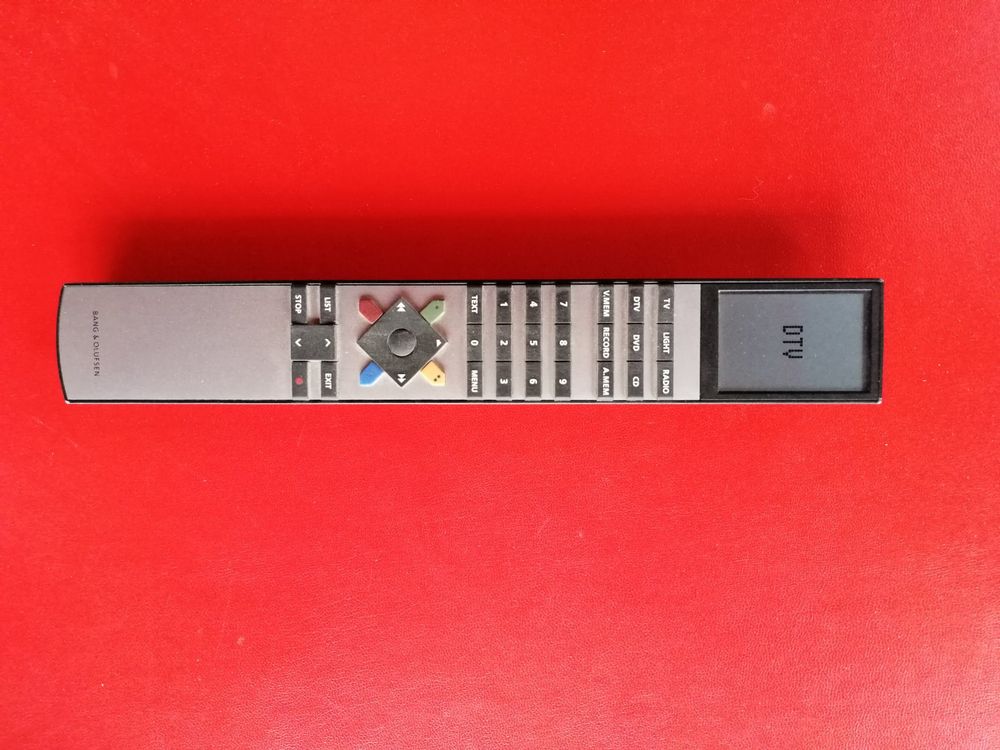 Beovision 7-32 mit Motortischfuss und Soundbar Beolab 7-1 | Kaufen auf ...