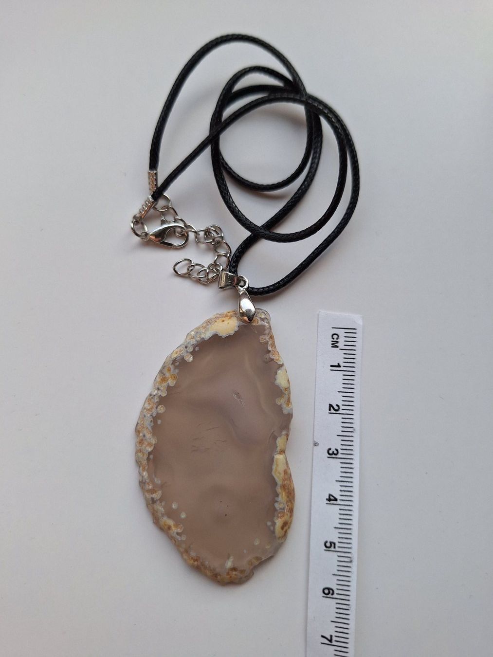 Achat-Anhänger mit Lederband, neu, Unikat. (Gray Agate) (Neu (gemäss ...