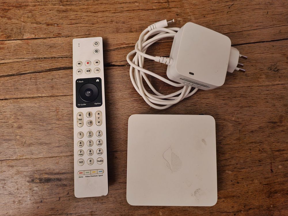 SWISSCOM TV BOX UHD (IP 1400) (Gebraucht) in für CHF 10 – mit Lieferung ...