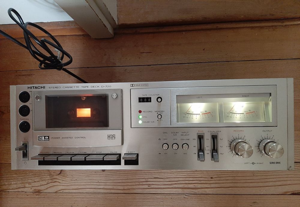 HITACHI Stereo Cassette Tape Deck D-720 | Kaufen auf Ricardo