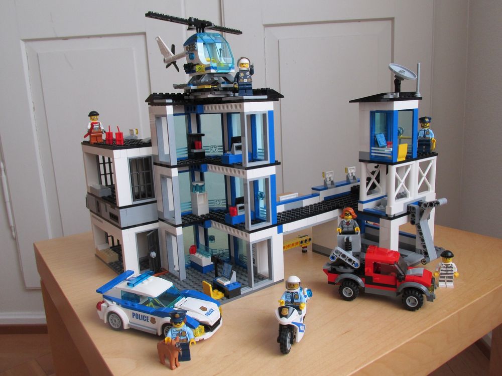Lego City Baukasten Nr. 60141 Polizeistation und Gefängnis (D'occasion) à Winterthur pour CHF 80 ...