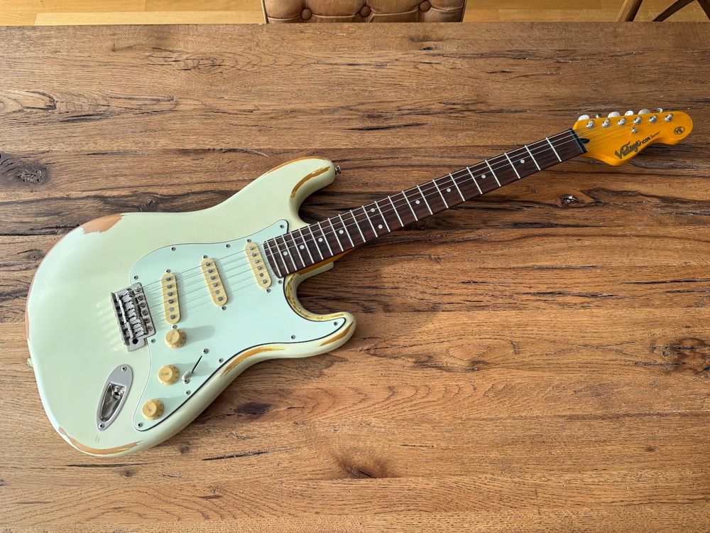 Vintage V6 Icon Stratocaster E-Gitarre - distressed white (Gebraucht ...