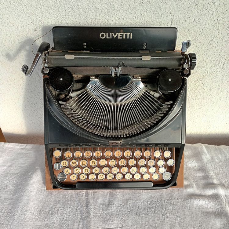 OLIVETTI Ico vintage 1940 (Defekt) in Bäretswil für CHF 142 – mit ...
