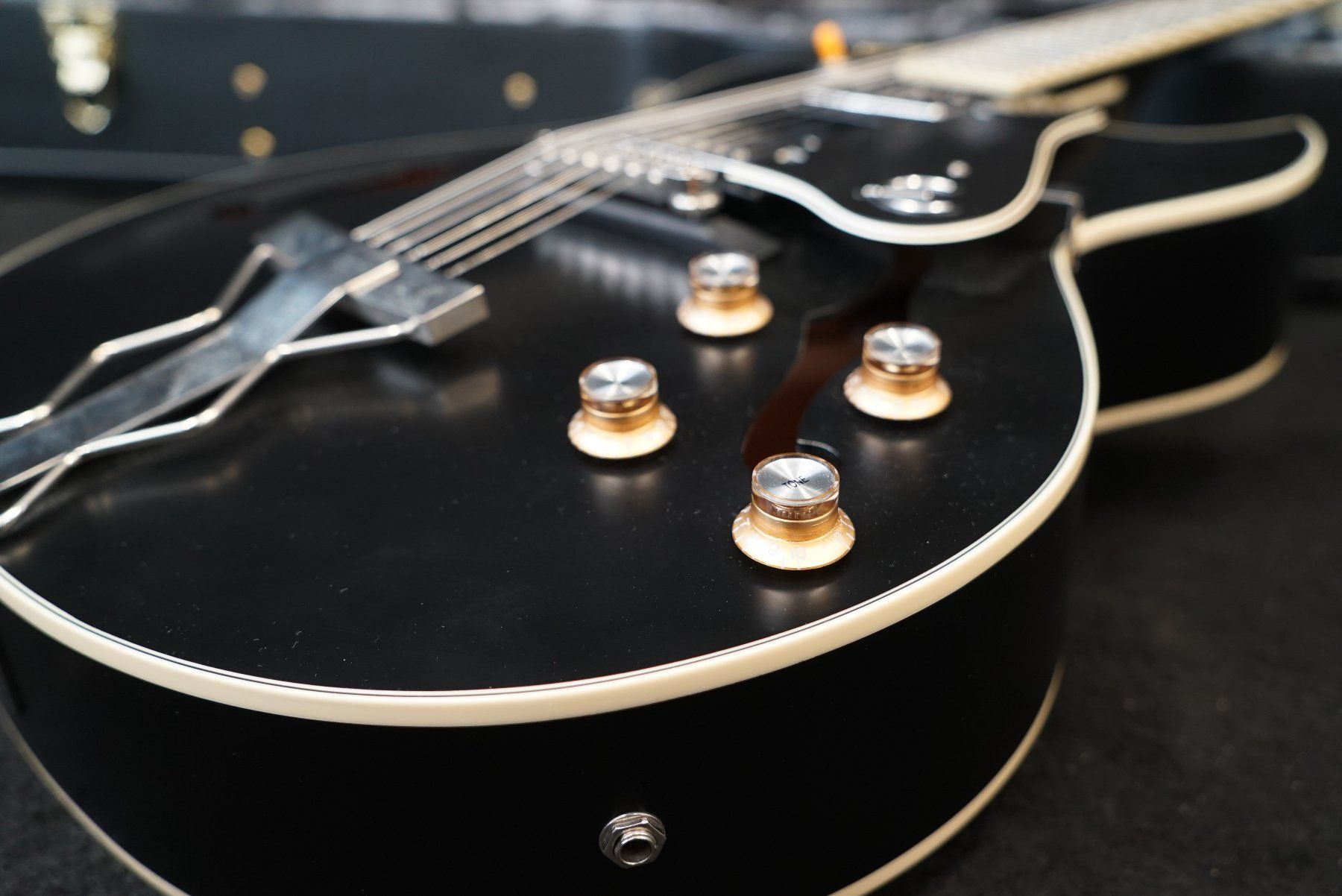 Epiphone ES-175 Premium Black 2014 Edition mit Koffer rar (Gebraucht ...