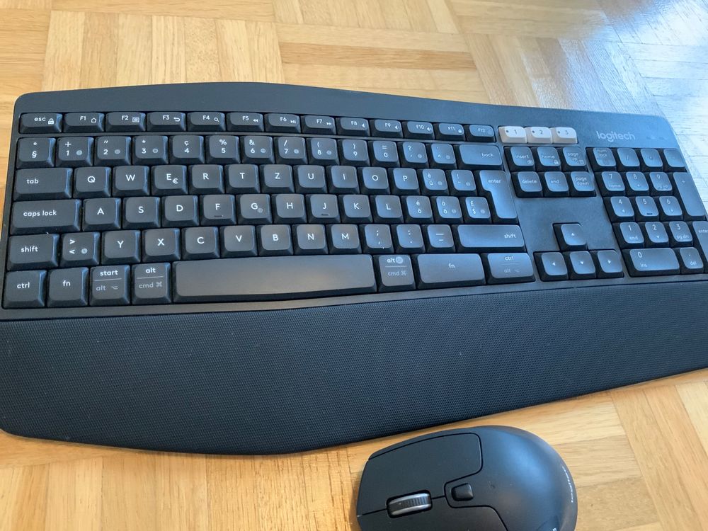 Cordless Logitech K850 Swiss keyboard + M720 mouse (Gebraucht) in ...
